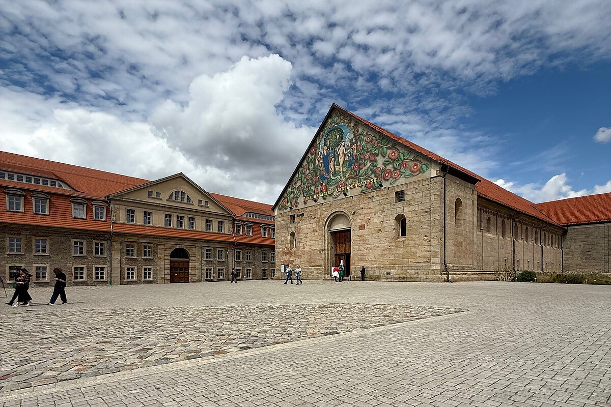 “Der Hügel auf dem Berg” - art exhibition at the Defensionskaserne