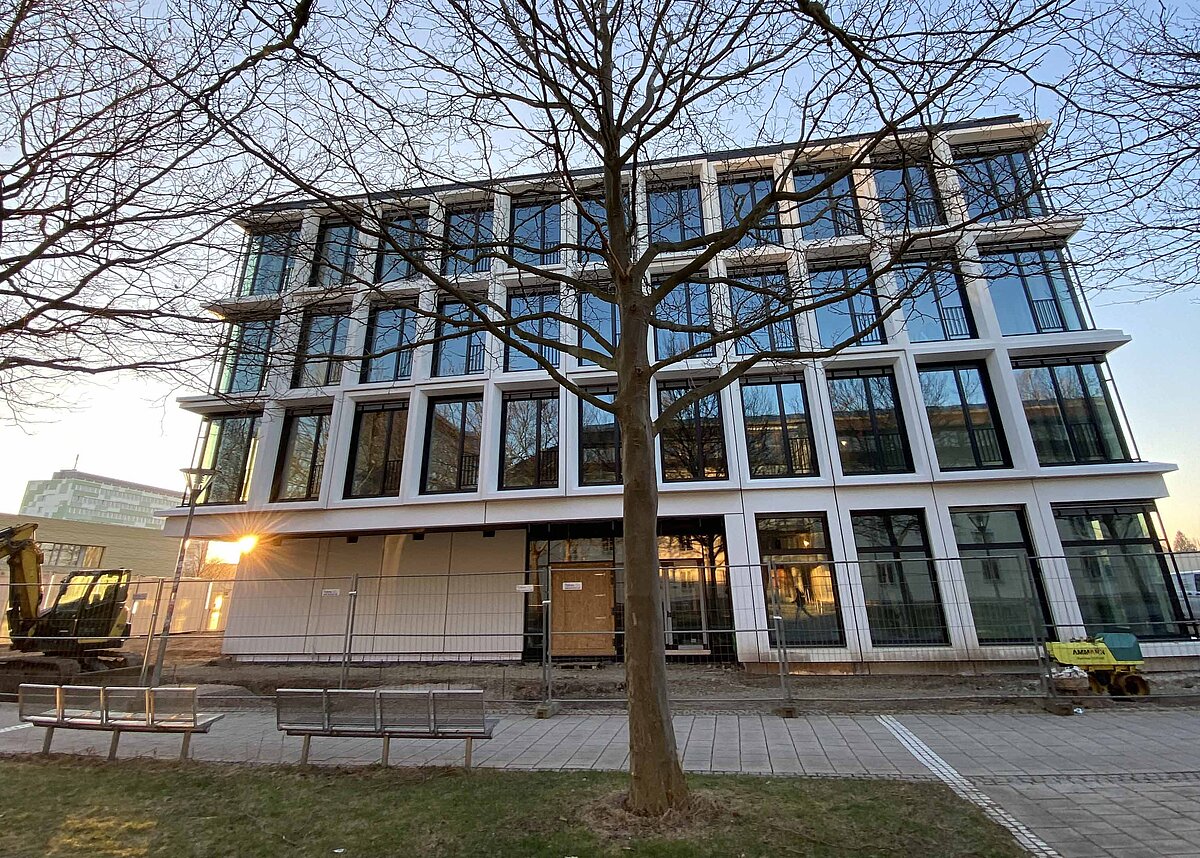 Save the Date: Housewarming for the research building "Weltbeziehungen"
